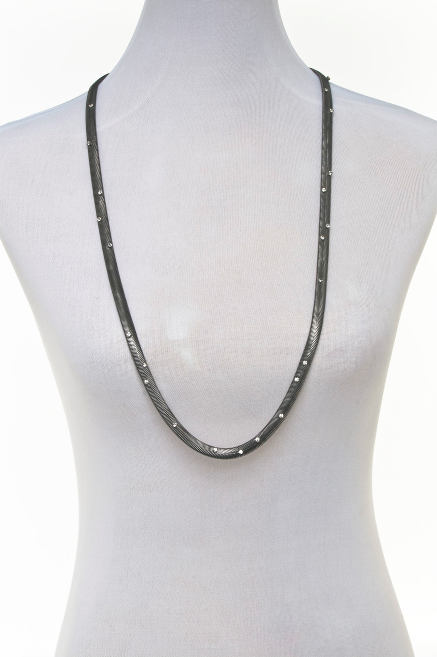 single strand cobra chain necklace w/ crystals